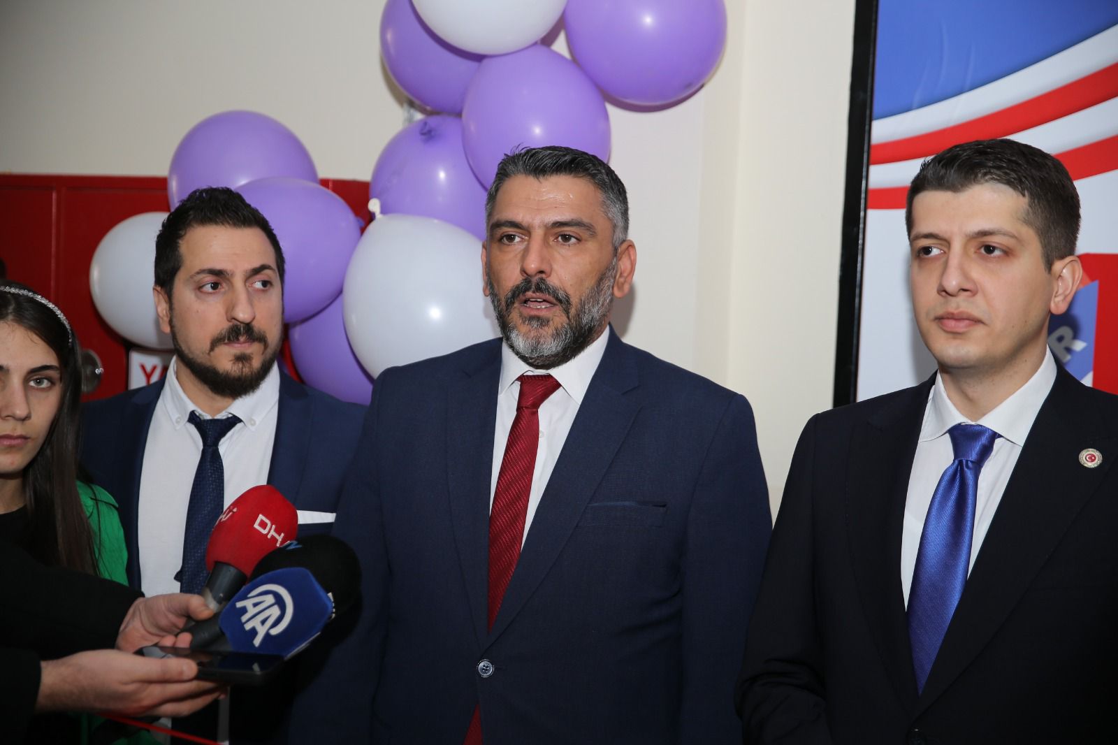 Van Depreminde Hayatını Kaybeden Gazeteci Cem Emir’in İsmi Kütüphanede ...